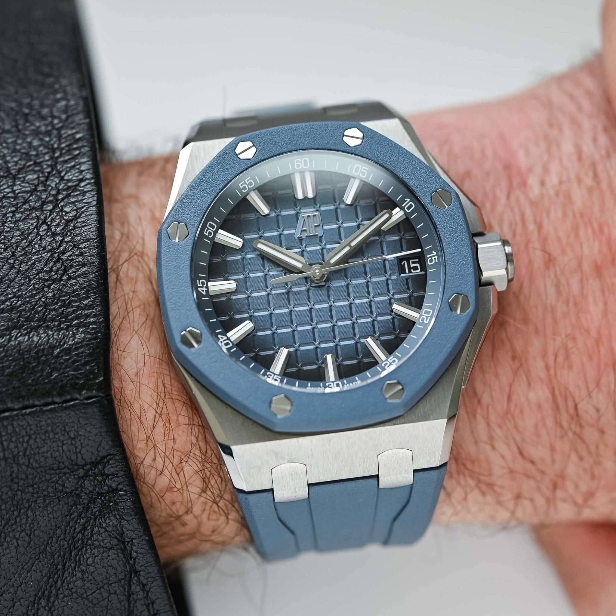 Hands-On: Impressions about the AP Royal Oak Offshore Selfwinding 43mm