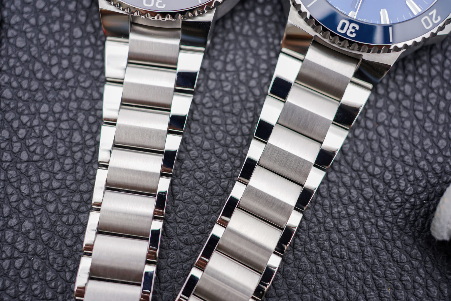 Video Review: The New Oris Aquis Date Compared to the Old Model