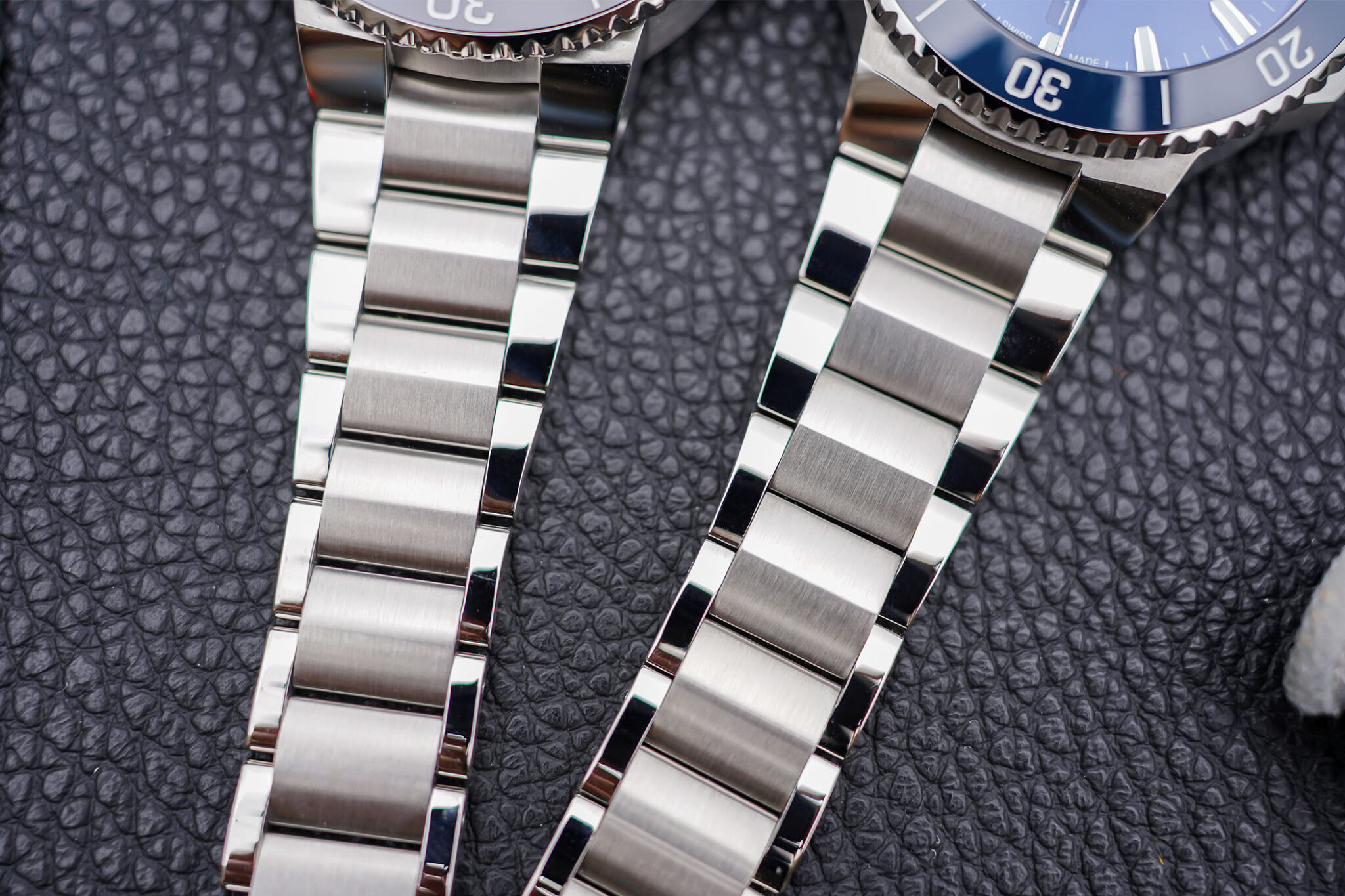 Video Review: The New Oris Aquis Date Compared to the Old Model