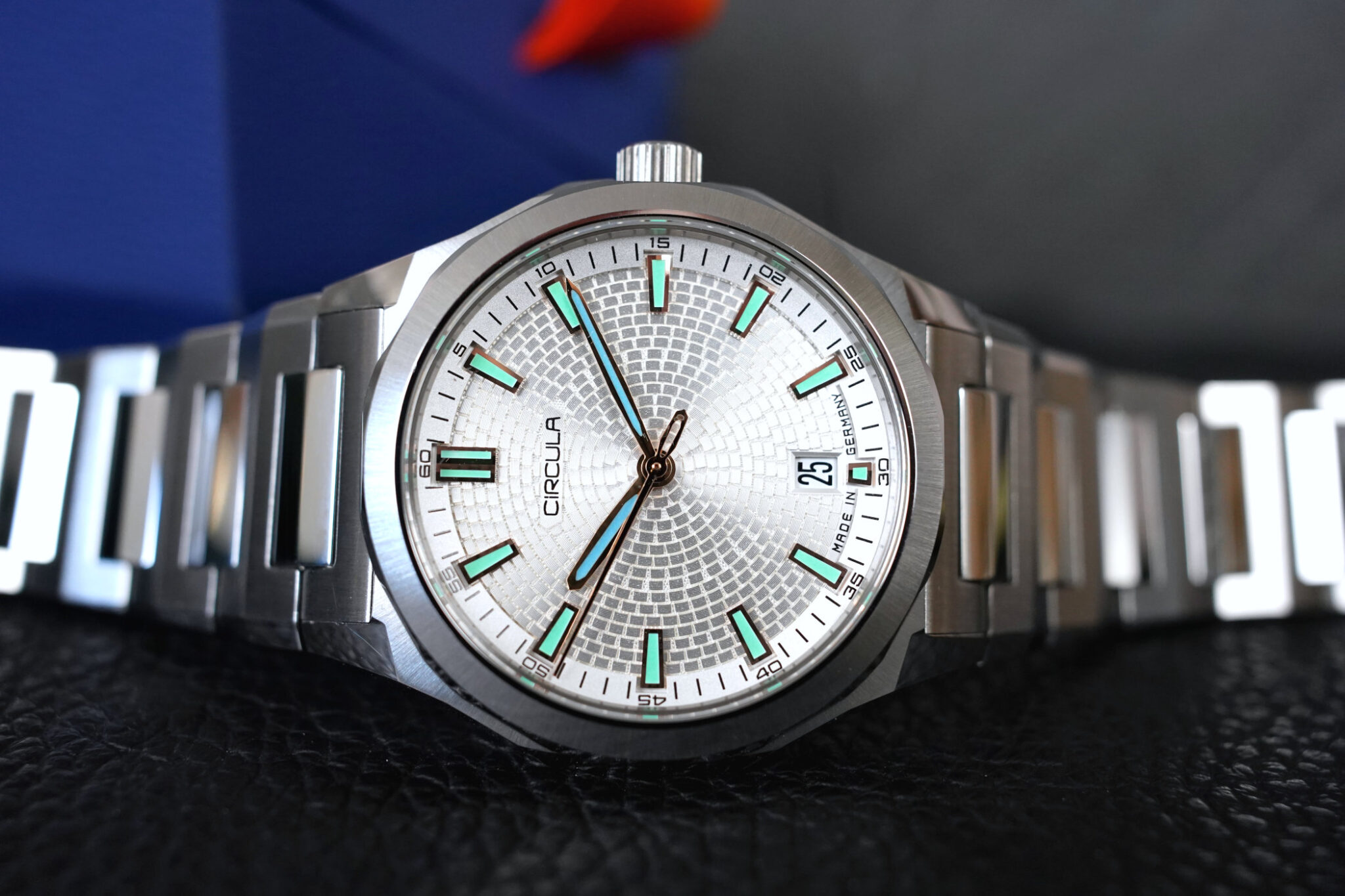 First Look: The Surprisingly Good Circula Facet