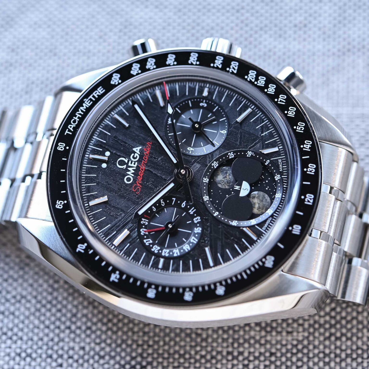 Hands-On: Impressions about the Omega Speedmaster Moonphase Meteorite