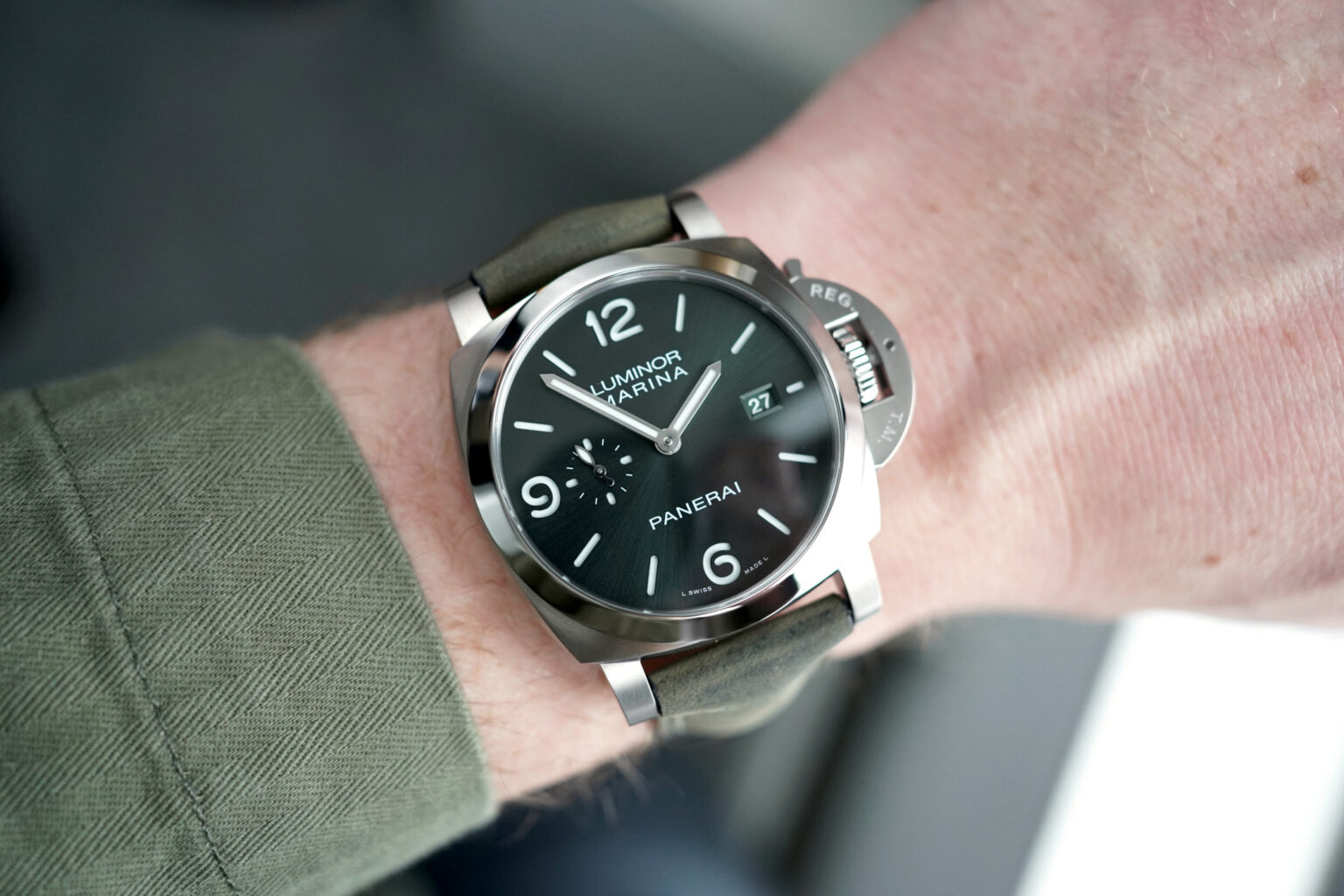 First Look: The Green Panerai Luminor Marina Titanio PAM03325 (Incl. Video)