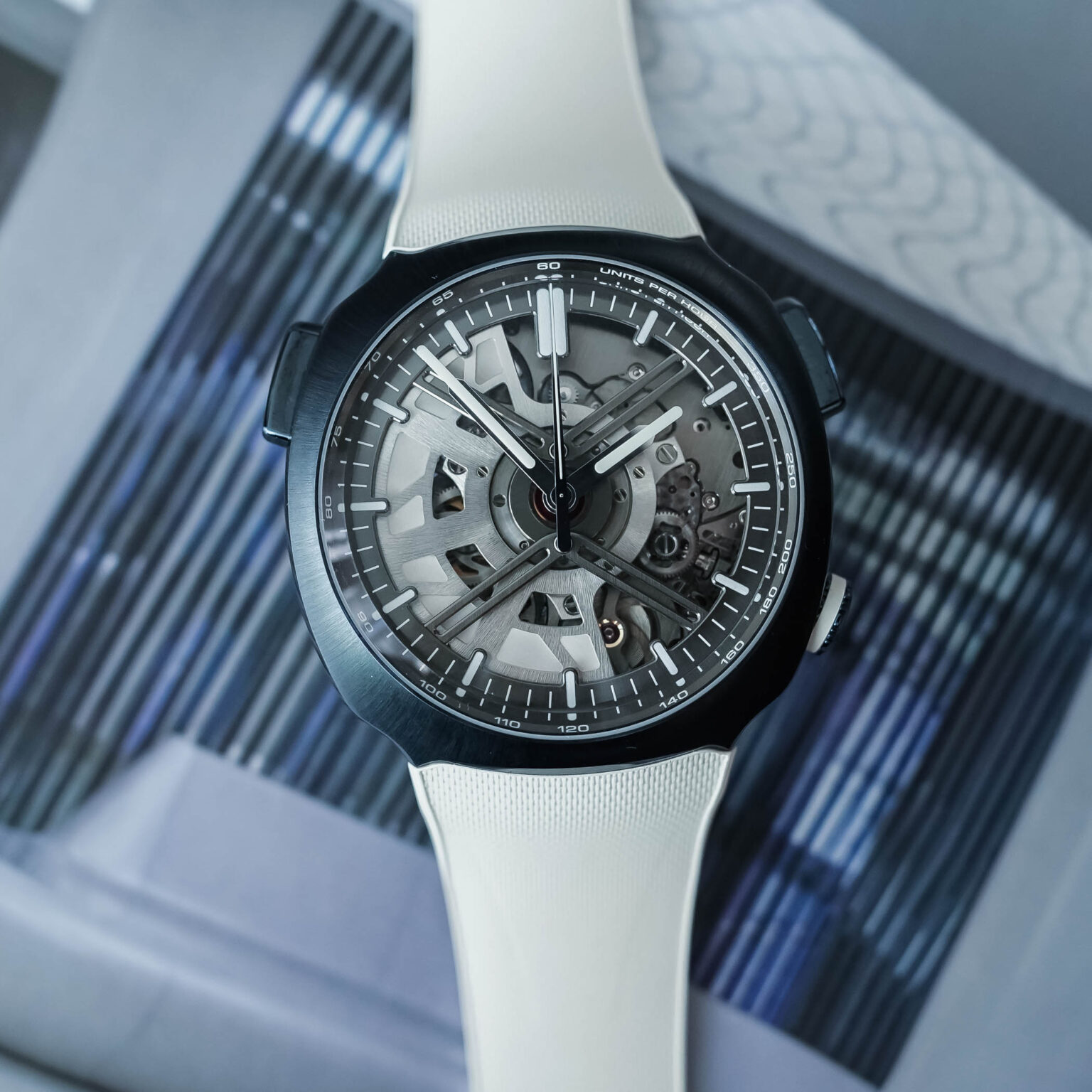 First Look: The H. Moser & Cie. Streamliner Alpine Drivers Edition ...